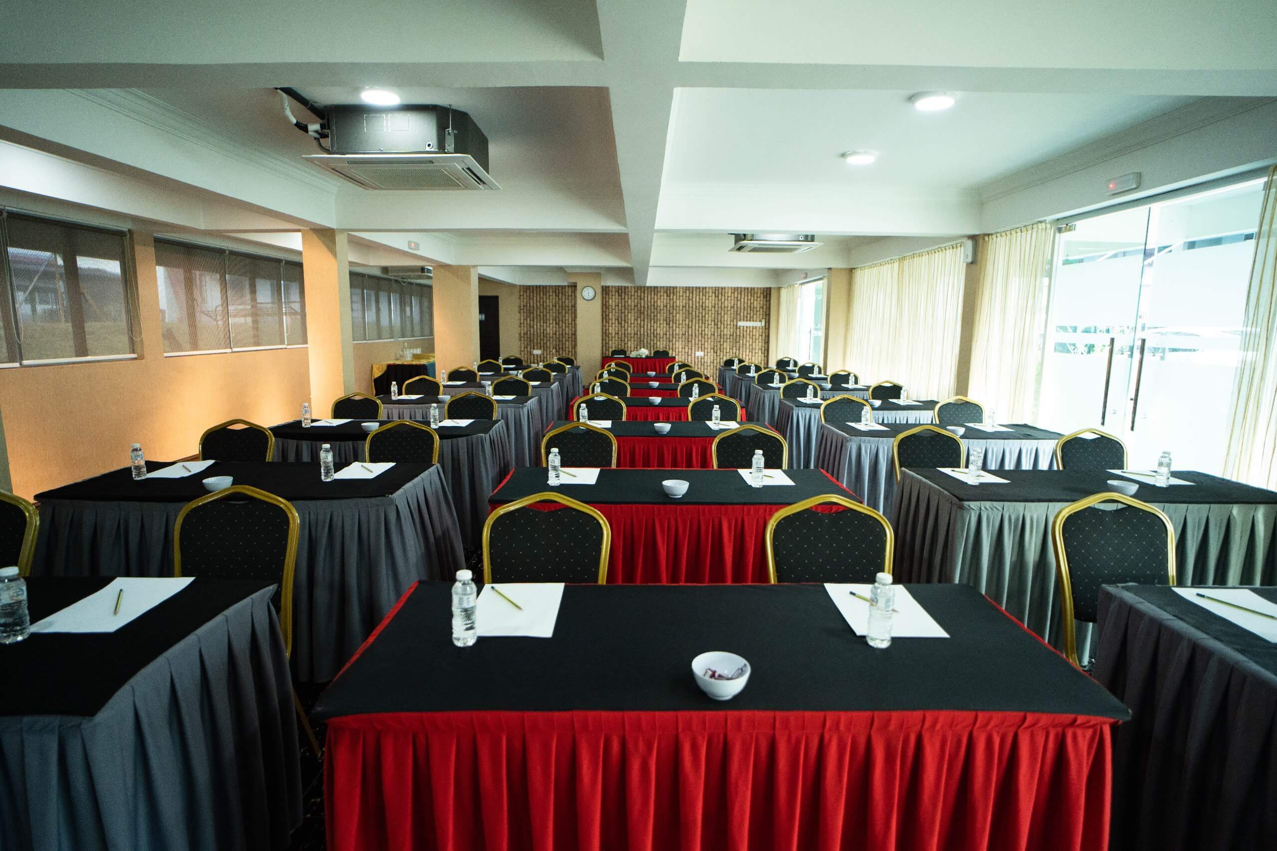 Meeting Room – ZAQUES HOTEL