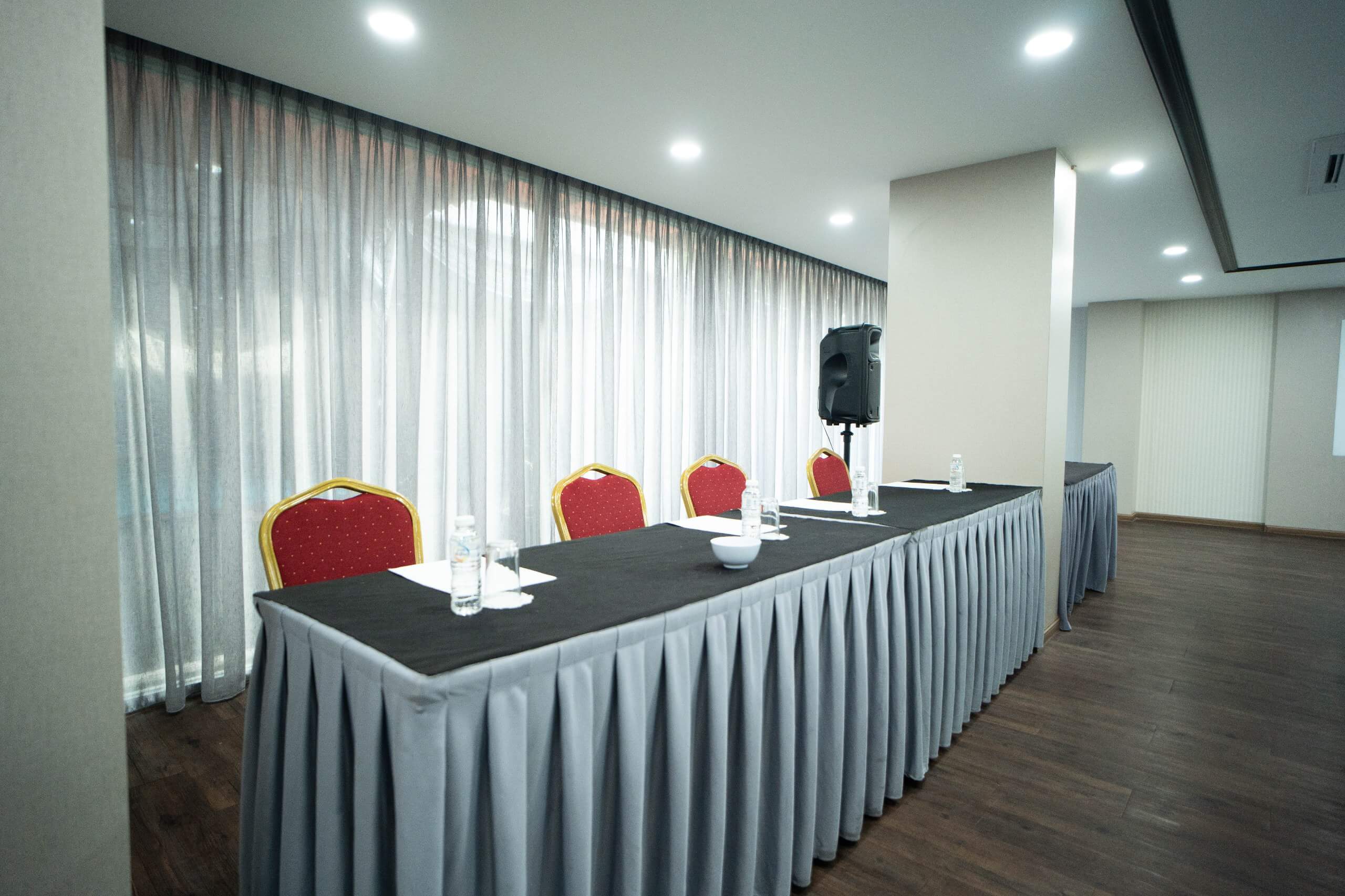 Meeting Room – ZAQUES HOTEL
